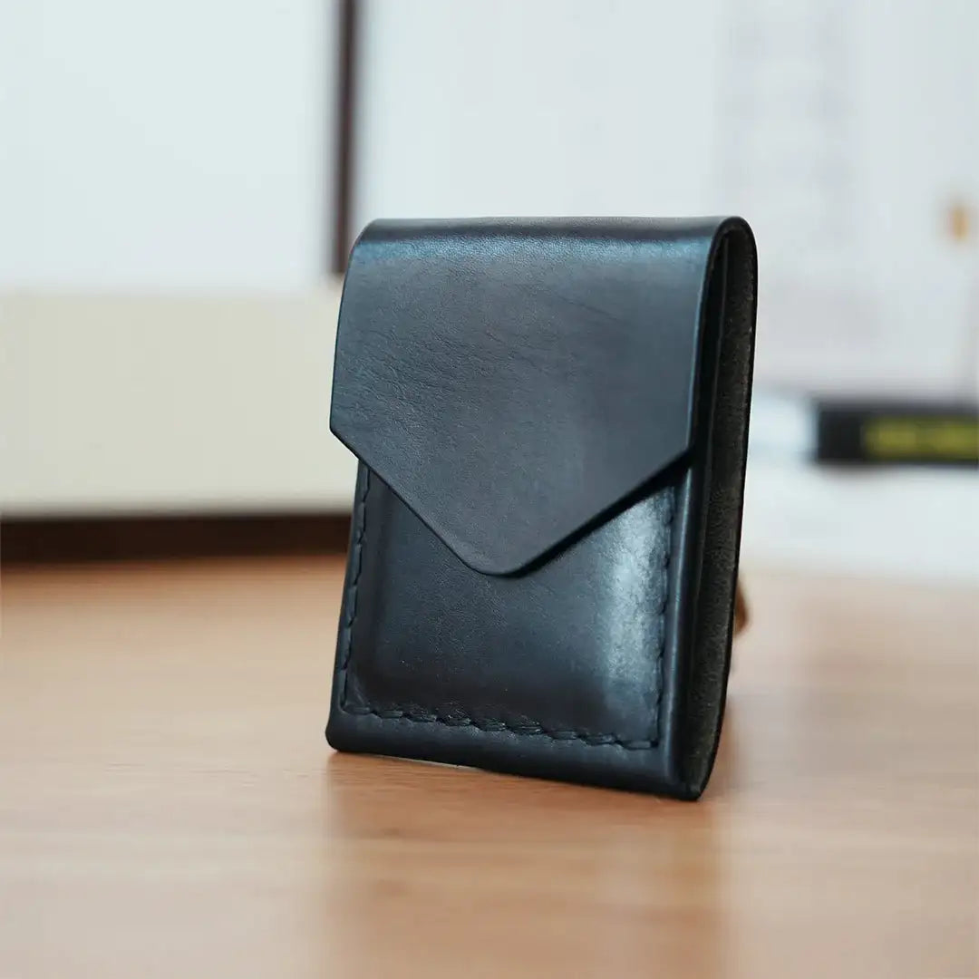 Oldis Three: Minimalist Vertical Wallet – Oldis Road